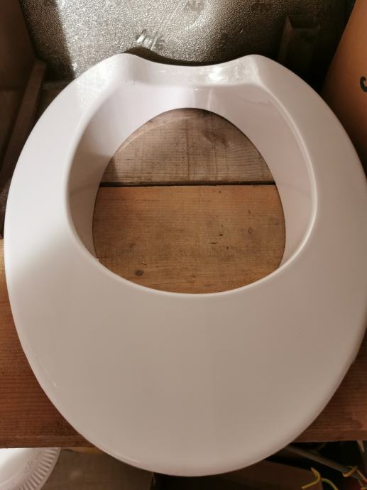 WC ŠKOLJSKA IDEAL STANDARD - tudi za invalidski wc