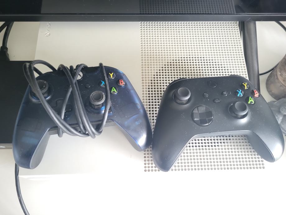 XBOX One 1T + Spawn Sedež Volan Logitec G290, +Menjalnik