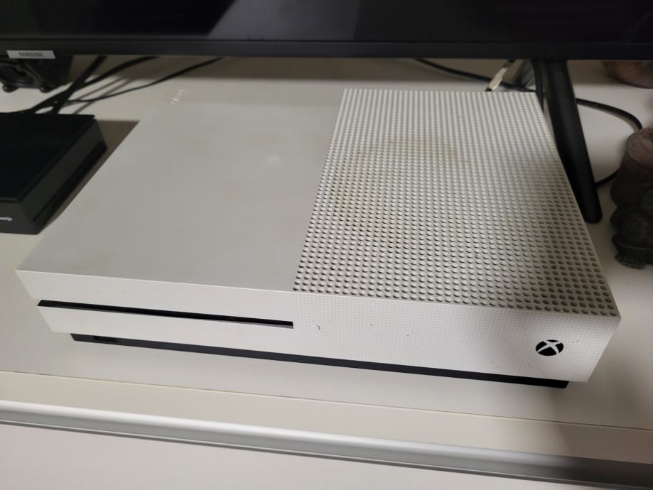 XBOX One 1T + Spawn Sedež Volan Logitec G290, +Menjalnik
