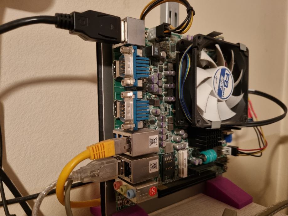 Mini-ITX MB-8390 embeded R-series APU with AMD Radeon