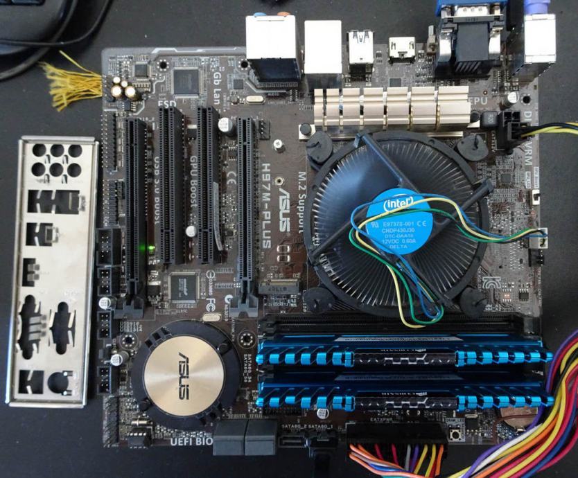 Asus H97M-Plus za Intel LGA1150 procesorje (M2 priključek, DDR3 ram)