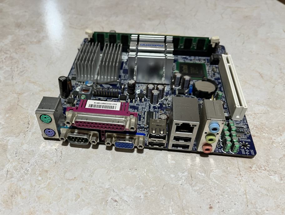 Foxconn 45CS Intel Atom 230 Intel 945GC Mini ITX + 2 GB RAM
