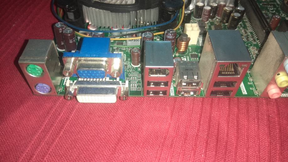 Matična plošča Intel DG35EC, procesor Intel Core Duo in 6 GB rama