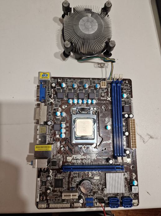 Osnovna plošča ASROCK 1155, Intel procesor, 4Gb ddr3 ram