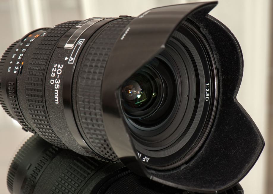 Nikon AF NIKKOR 20-35mm f2.8 D IF (Fx) ultra wideangle Zoom