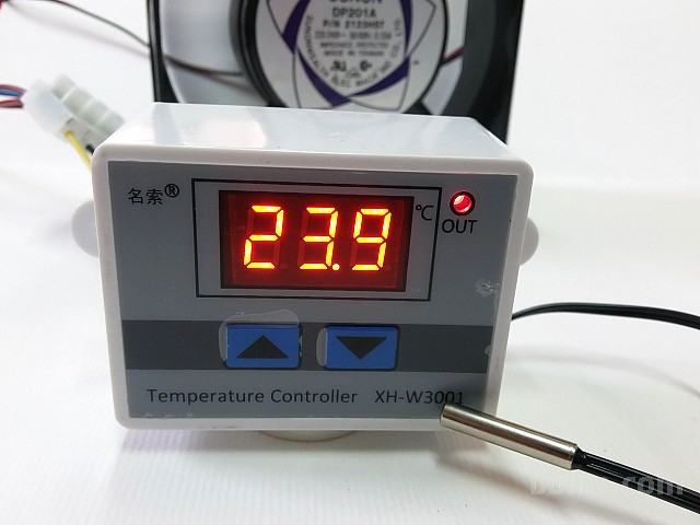 Mini digitalni termostat 230V AC z tipalom, histereza 0,1°C