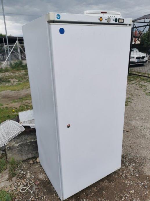 ZAMRZOVALNA OMARA - 600 L