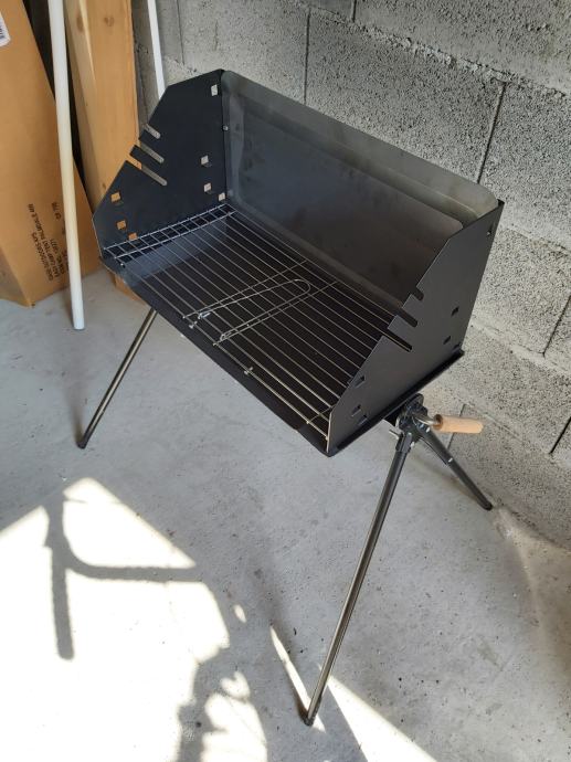 Žar na oglje - Grill Madison - Nikoli uporabljen