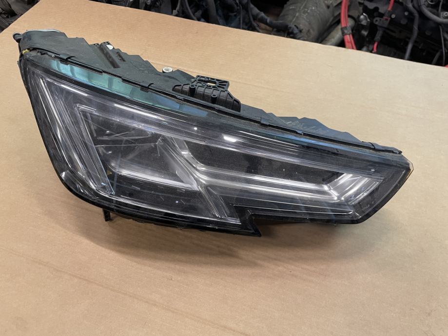 Luči audi A4 8W0 941 033 - 034