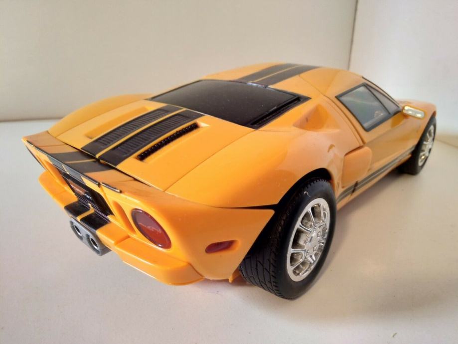 TRANSFORMER FORD GT 40, Merilo 1/12 ROADBOT