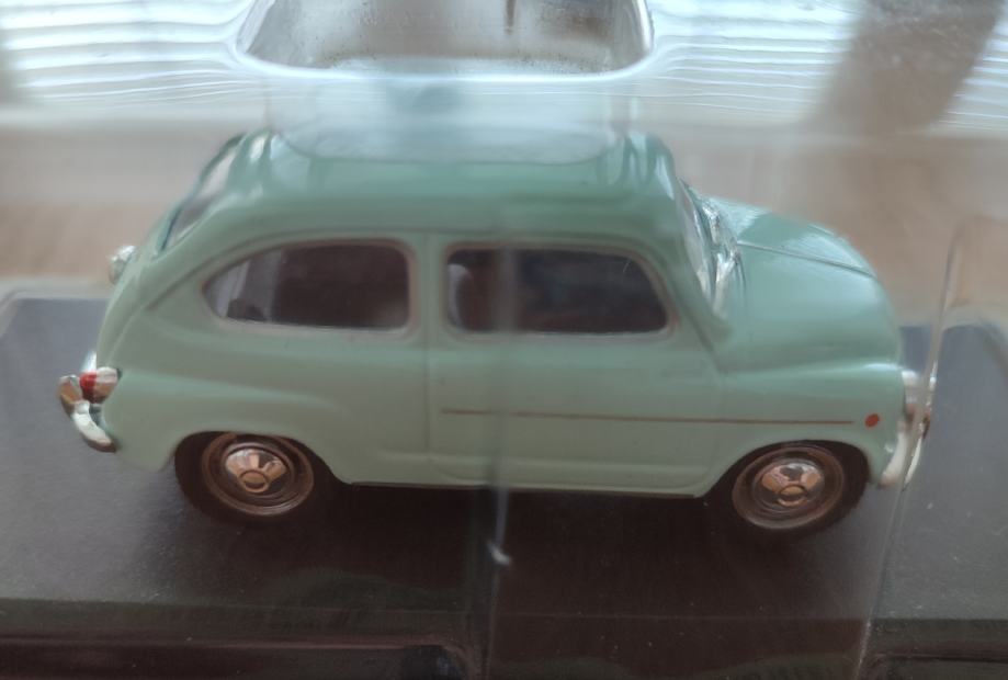 Avtomobilček Zastava 750 Fičo + revija nov Jugoslavija retro vintage