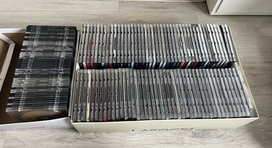 Paket presenečenja: Zbirka CD-jev