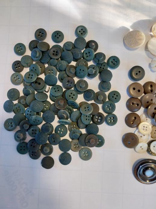 Stari gumbi razno biserna matica
