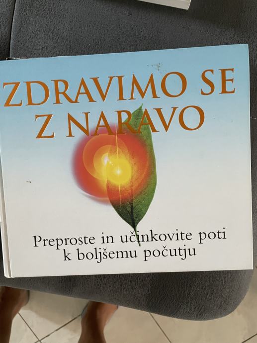 Prodam knjigo Zdravimo se z naravo