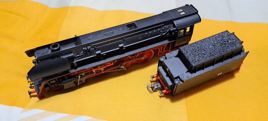 1:87 HO merilo PIKO BR 01 1518 8 parna lokomotiva dummy