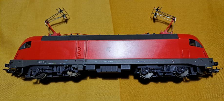 1:87 HO merilo PIKO DB 182 001 8 Taurus električna lokomotiva