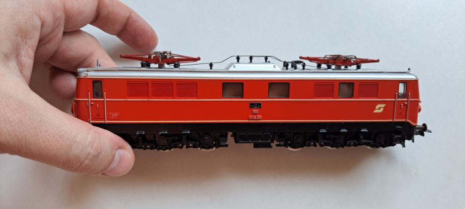 1:87 HO merilo ROCO električna lokomotiva OBB 1110