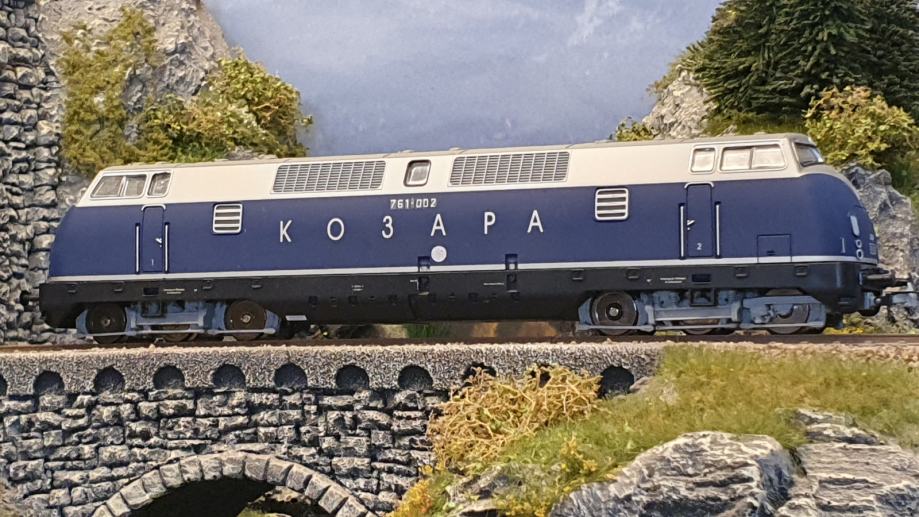 7-delna garnitura Titov modri vlak z lokomotivo V300 KOZARA