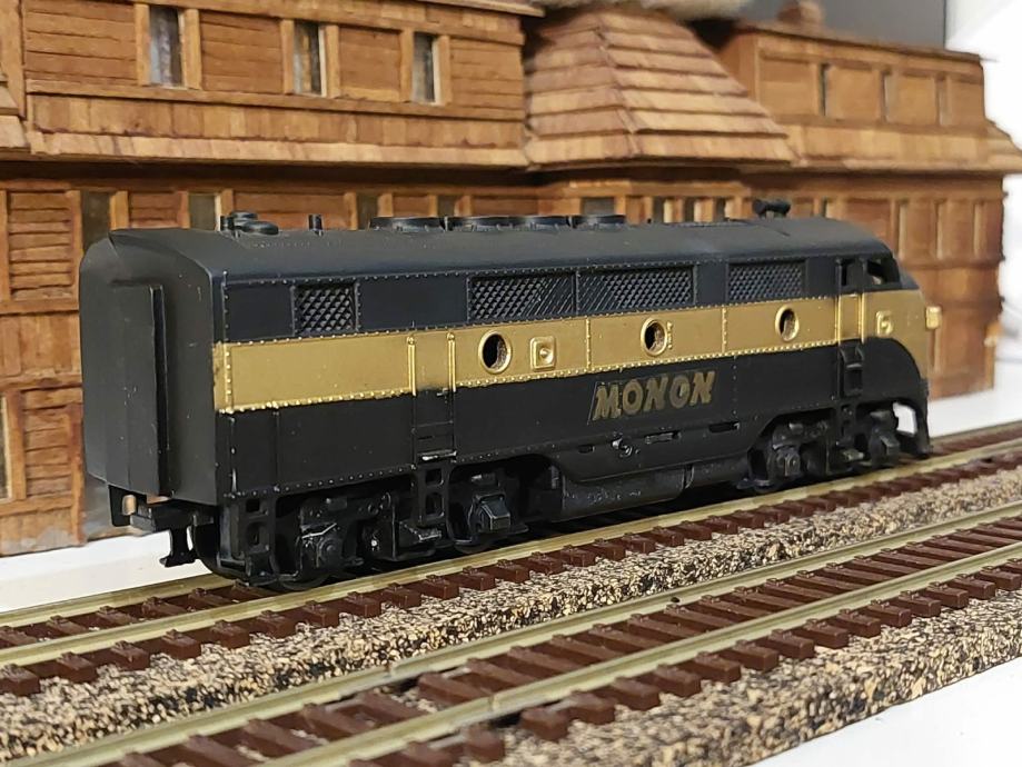 Athearn in Mehano dizelski lokomotivi EMD F7 Rock Island / Monon