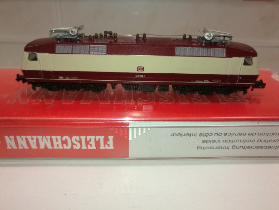 Lokomotiva v N sistemu 1:160