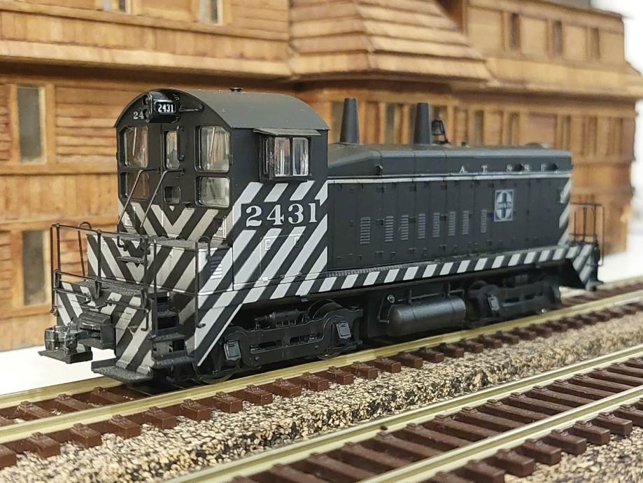 Walthers / PROTO 2000 lokomotiva EMD SW9 / SW1200 Santa Fe HO