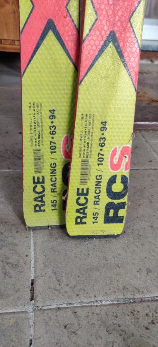 Ugodno prodam smuči znamke Elan (race smuči)