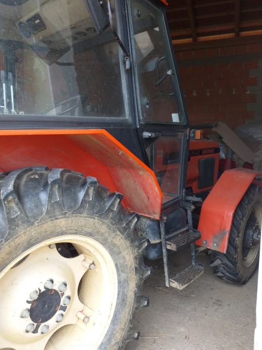 Prodamo traktor zetor 4340
