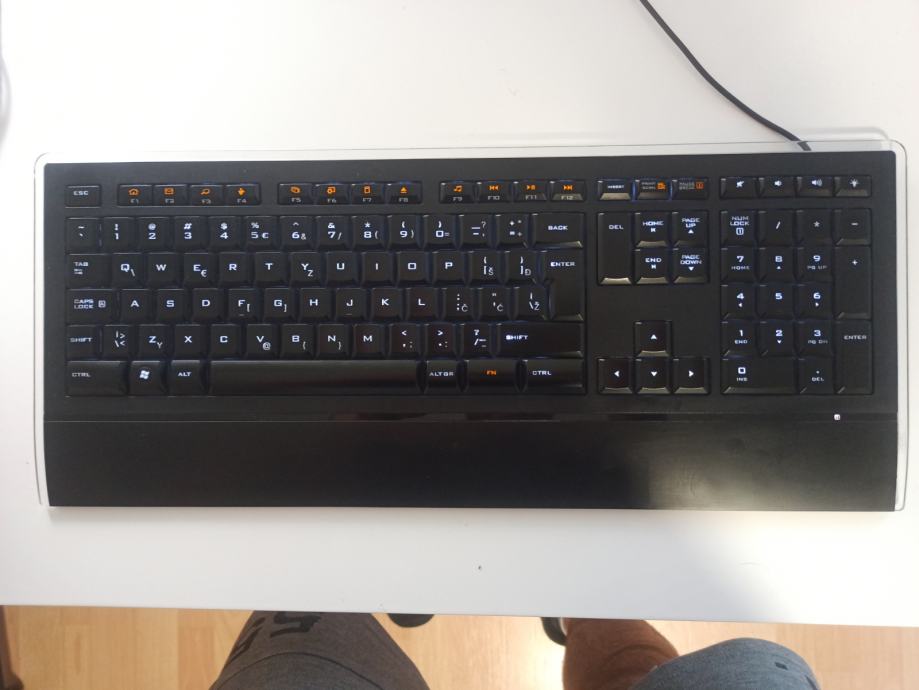 Logitech Illuminated keyboard, osvetljena tipkovnica, SLO gravura