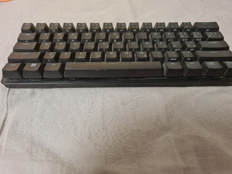 Razer Huntsman mini, wired, purple switches, 60% tipkovnica.