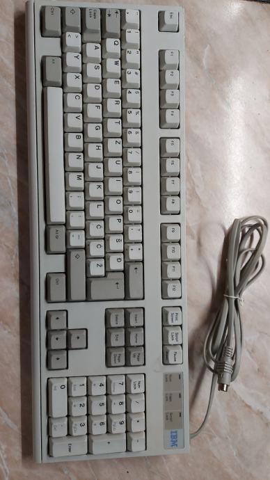 Tipkovnica IBM Model M slovenski znaki