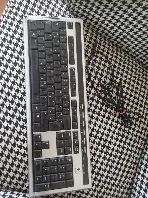 Tipkovnica Logitech UltraX Premium Keyboard