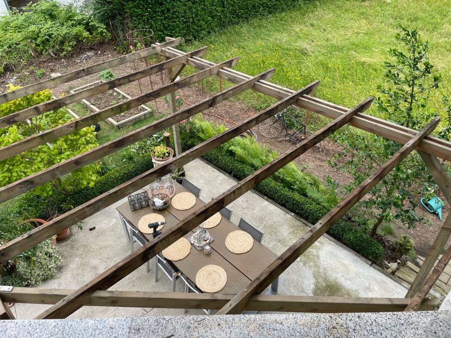 lesena pergola nadstrešek