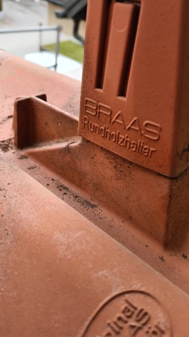 60% ceneje Bramac 2 x snegolov nosilci okroglice,