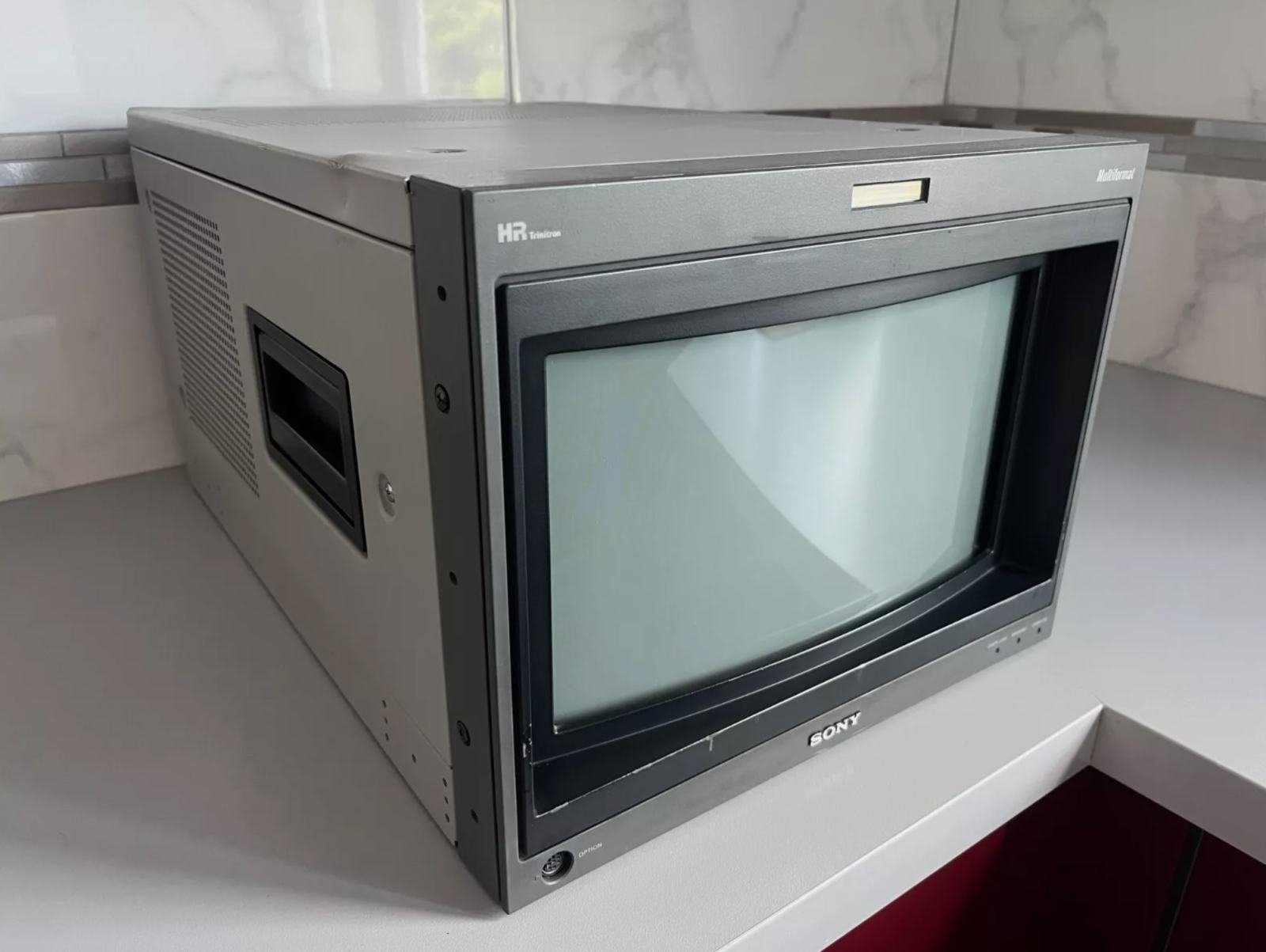 Sony BVM-14F1E (CRT - katodnik)