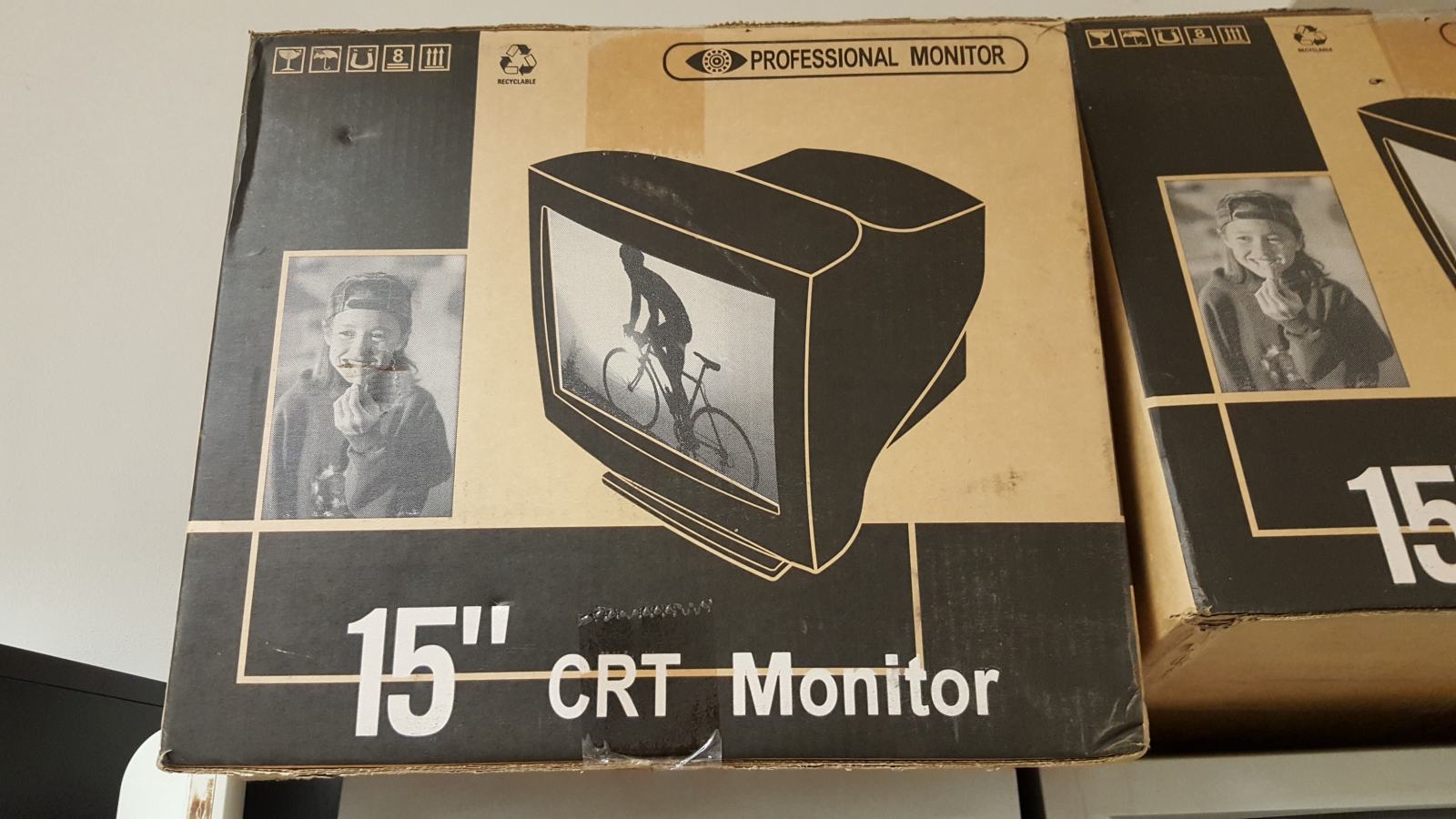 Prodam nov še zapakiran 15 palčni monitor