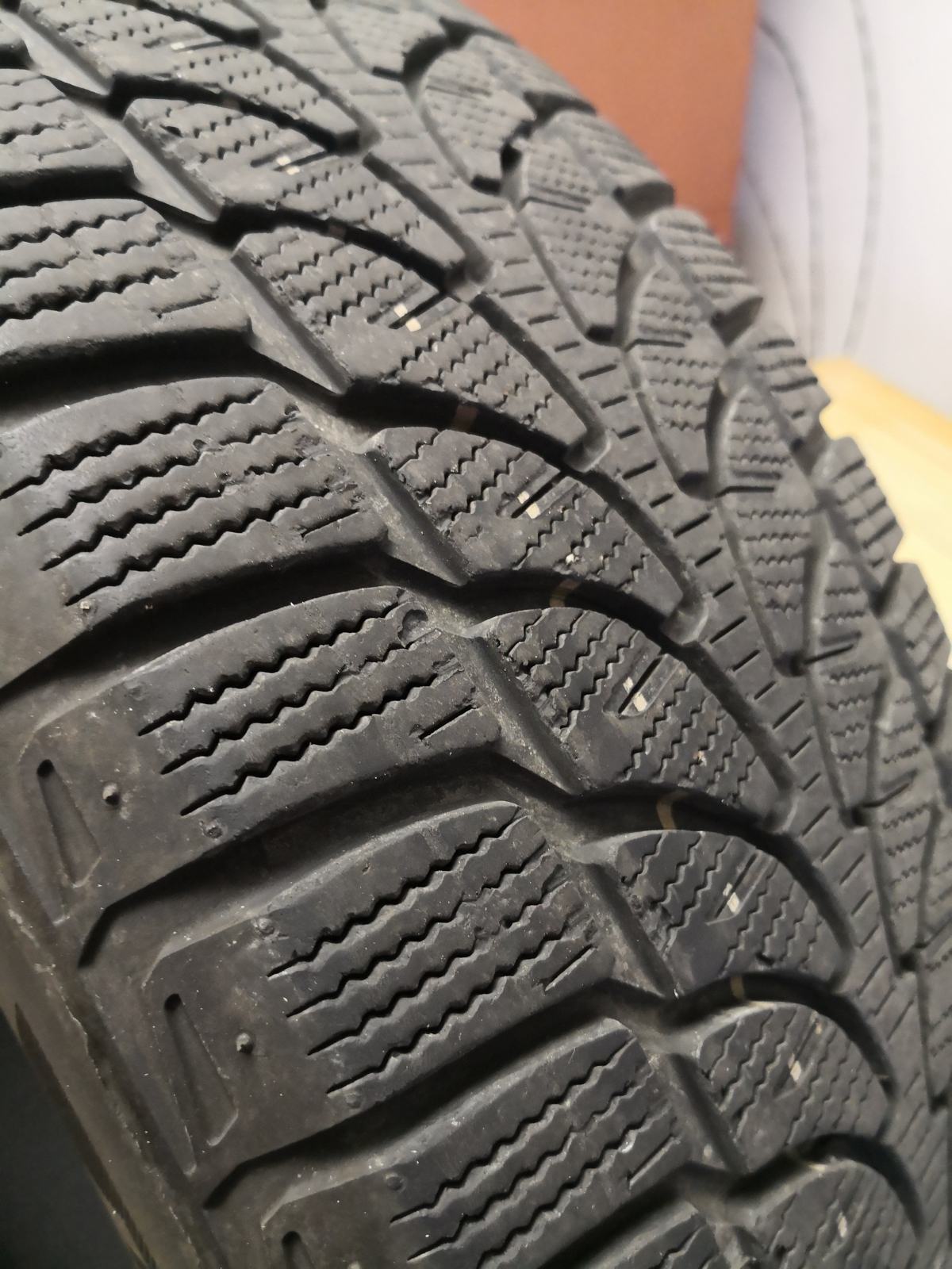 Pnevmatike Bridgestone 215/60/17 zimska Količina: 4