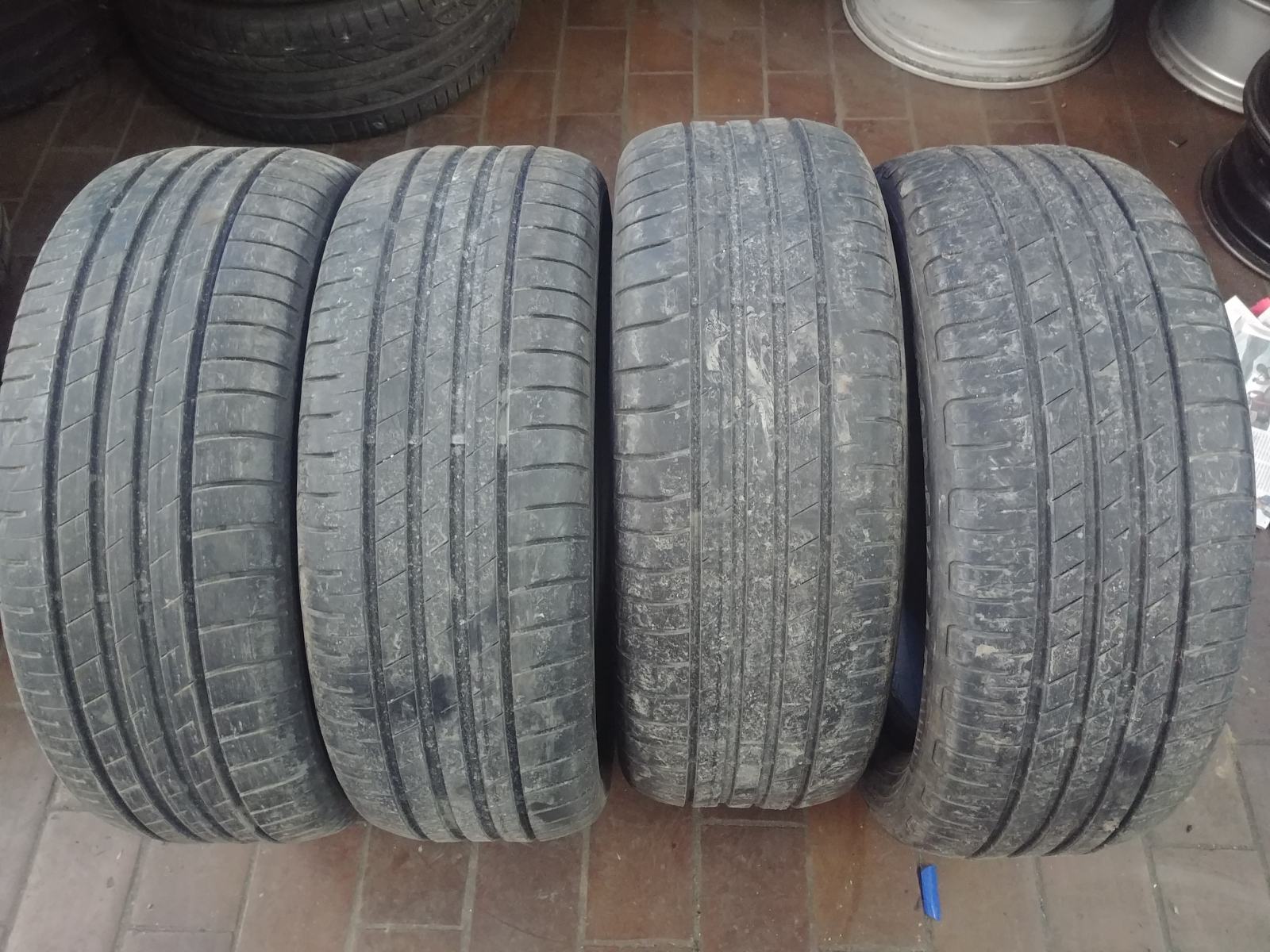 Pnevmatike Goodyear 215/55/17 poletna Količina: 4