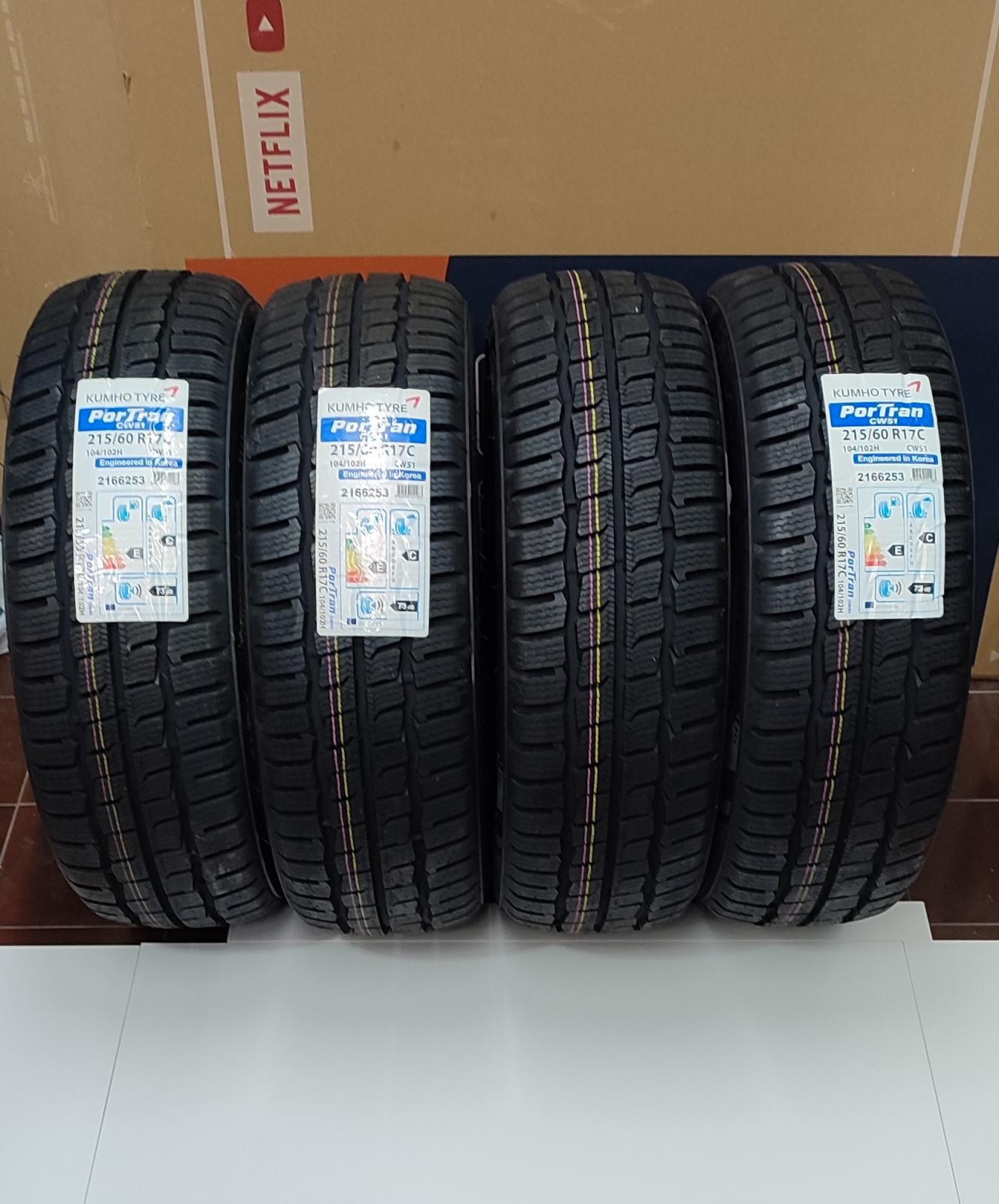 Pnevmatike Kumho 215/60/17 zimska Količina: 4