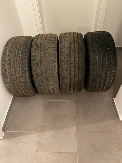 Pnevmatike Kumho 225/45/17 zimska Količina: 4