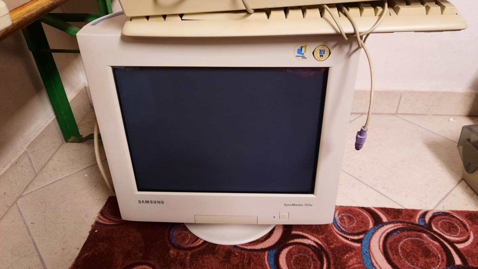 17 CRT monitor Samsung SyncMaster 757NF