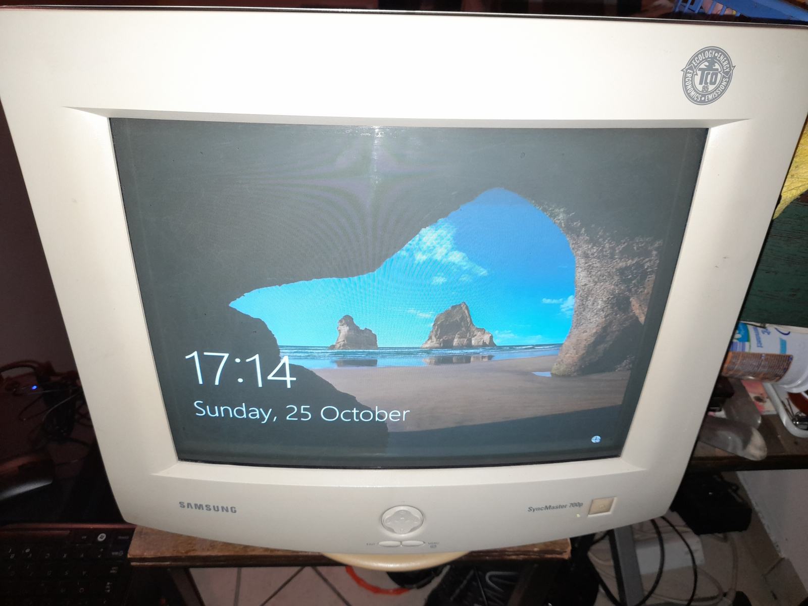 KLASIČNI KATODNI CRT MONITOR 17 Samsung SyncMaster 700p