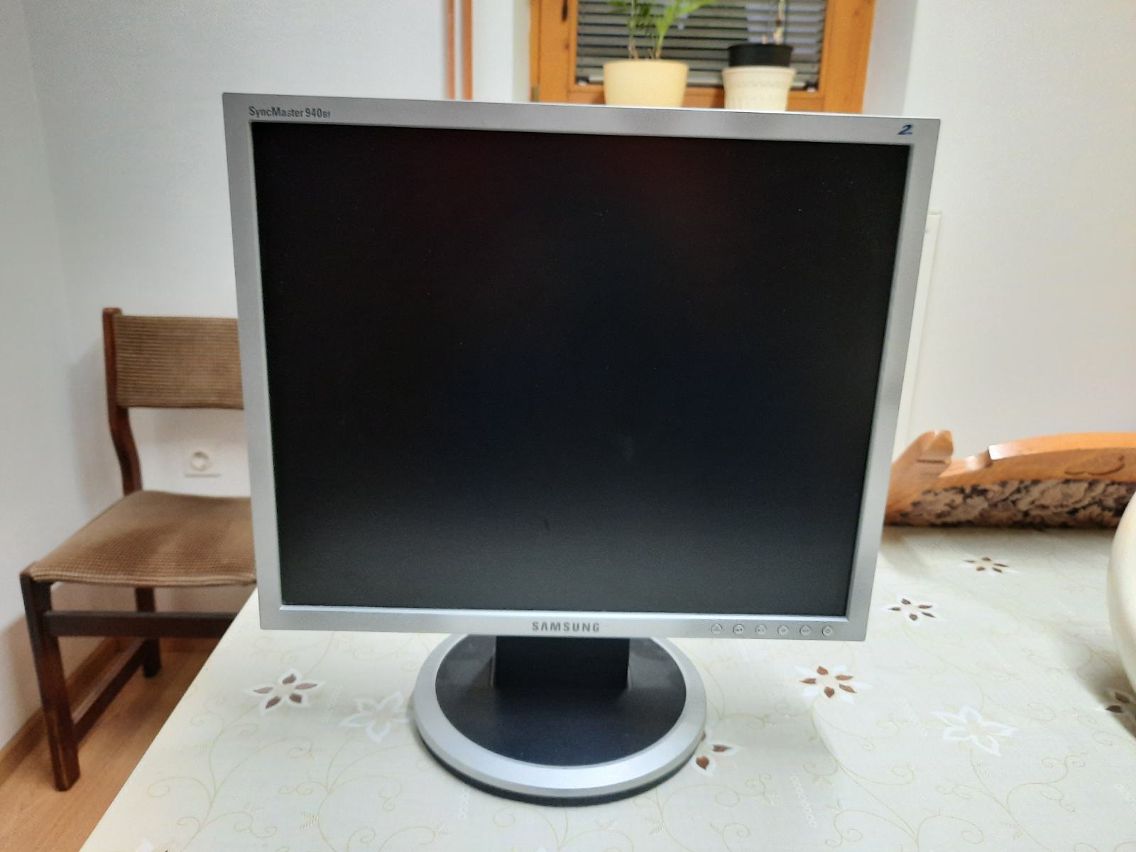 19 Samsung SyncMaster 940BF