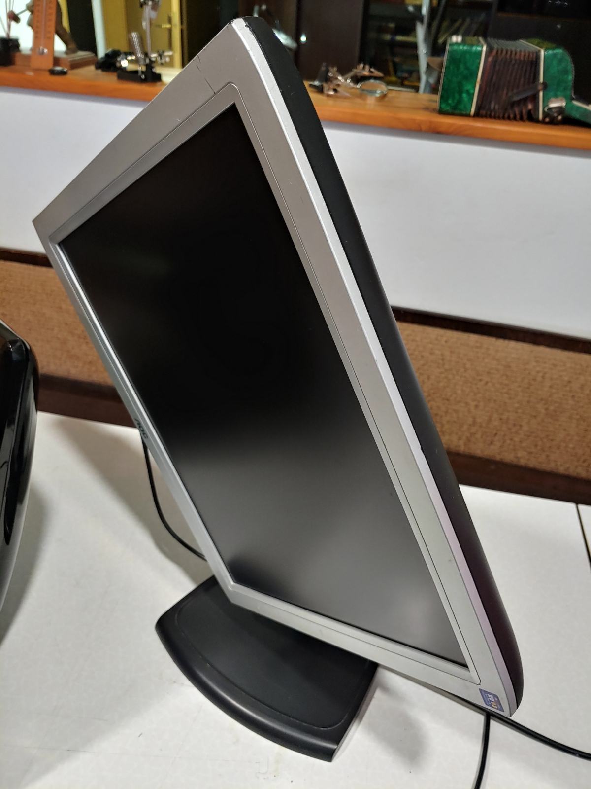 AOC LM929 19 SXGA 1280 x 1024 LCD Monitor