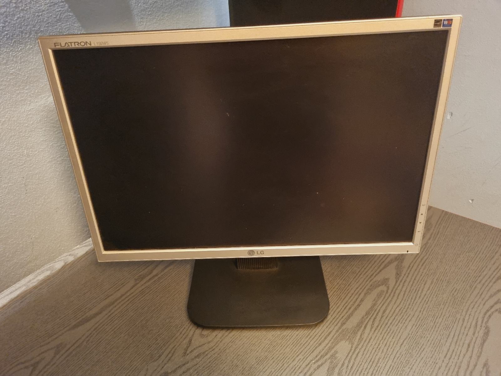 LG Flatron L192WS-SN 19 široki LCD Monitor