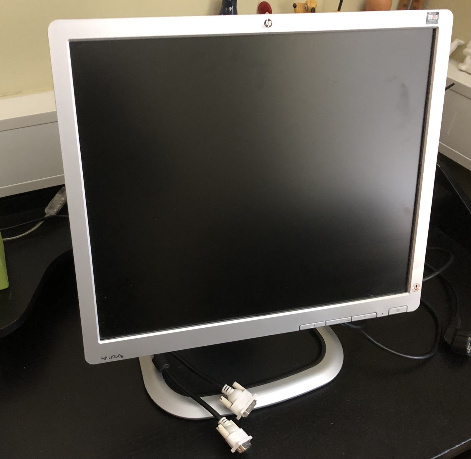 PRODAM barvni monitor HP L1950g