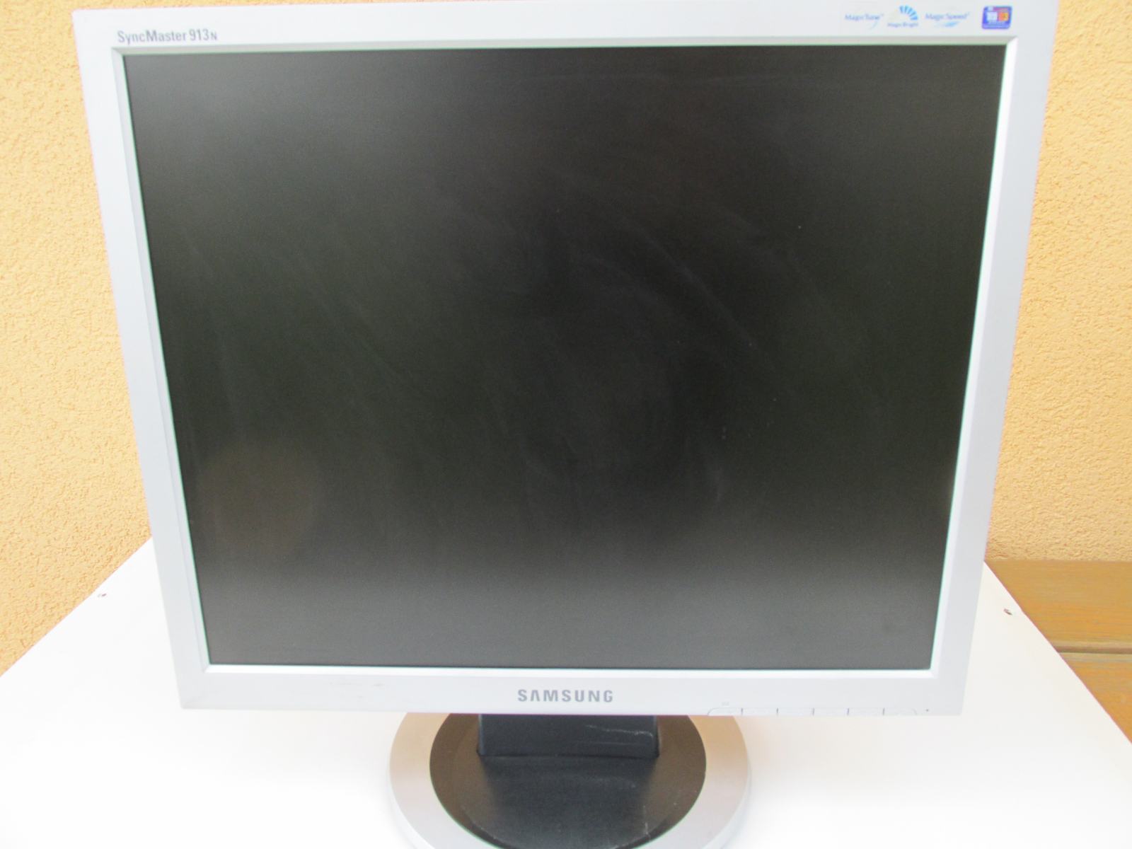 Prodam monitr SAMSUNG SYNCMASTER 913N