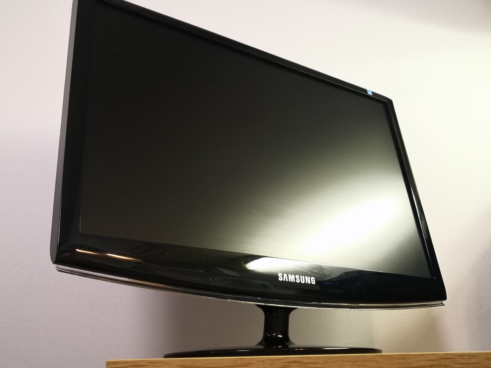 Samsung SyncMaster 2233BW LCD monitor 22