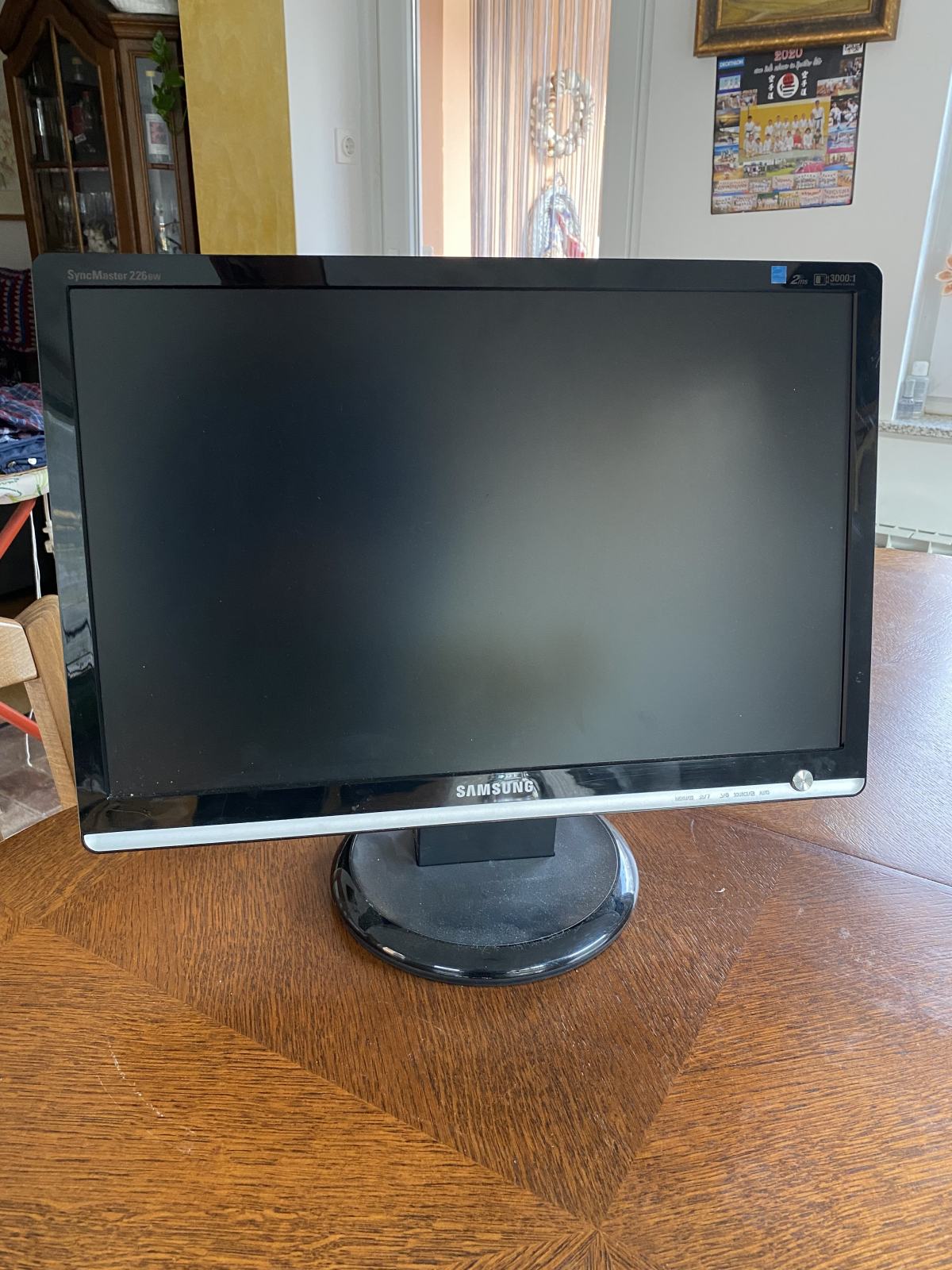 SAMSUNG LCD SYNCMASTER 226BW - kakovostna slika