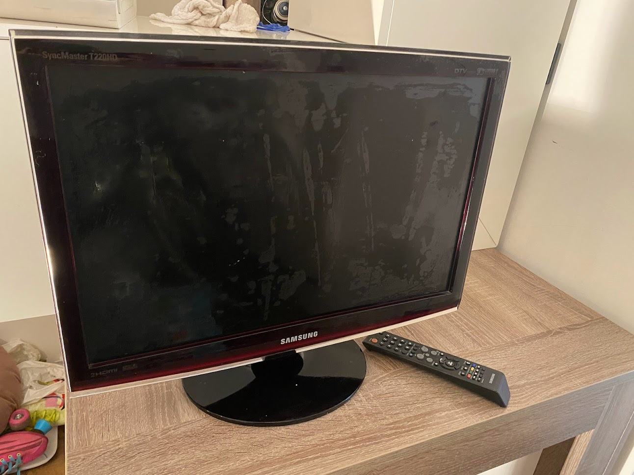 Samsung SyncMaster T220HD 22 LCD monitor z TV tunerjem