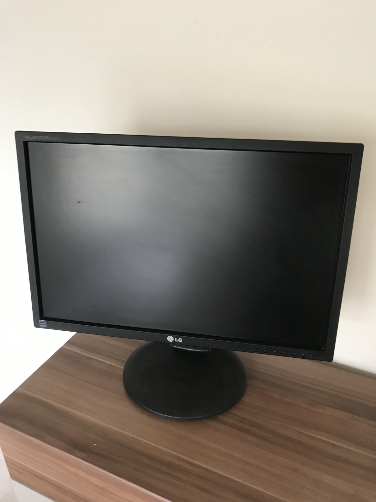 LG LED LCD Monitor - E2210